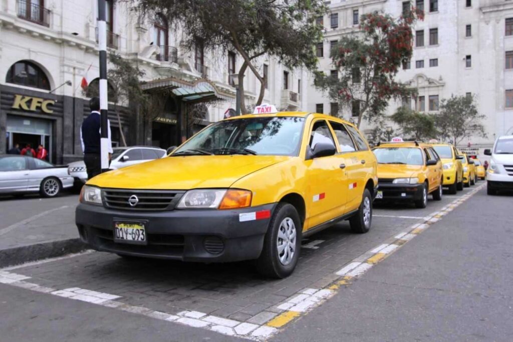 ¿Cuál es el mejor auto para taxi en Perú? - Tracklink
