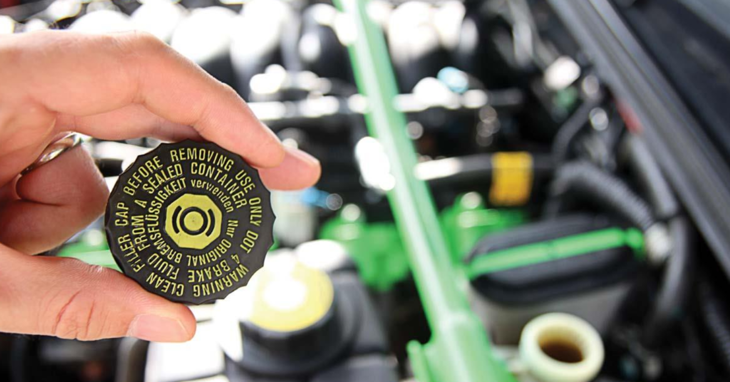 ¿Cómo saber qué líquido de frenos usa mi auto? - Tracklink